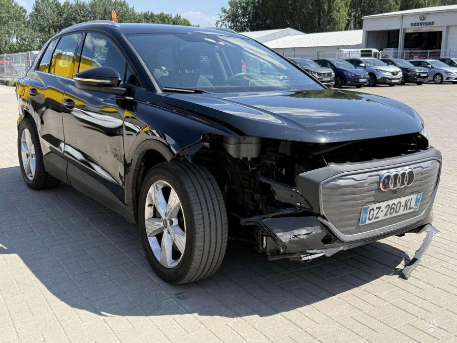 Melns Audi Q4 e-tron 2024 Kauņa, ar dzinēja tilpumu 0.00 L un nobraukumu 34 tūkst. km par 16900 €, foto 3 vietnē AUTOMOTO.COM.LV