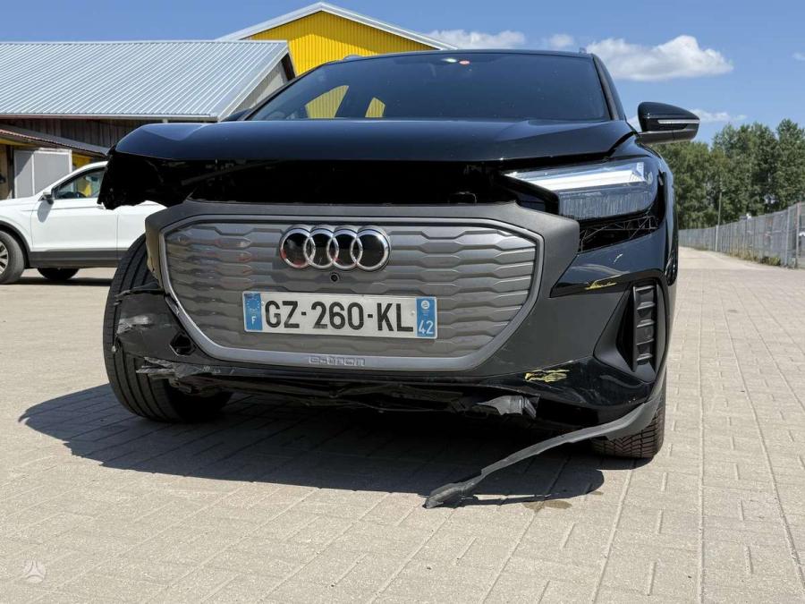 Melns Audi Q4 e-tron 2024 Kauņa, ar dzinēja tilpumu 0.00 L un nobraukumu 34 tūkst. km par 16900 €, foto 4 vietnē AUTOMOTO.COM.LV
