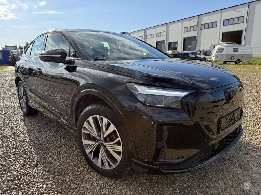 Melns Audi Q4 e-tron 2024 Viļņa, ar dzinēja tilpumu 0.00 L un nobraukumu 68 tūkst. km par 32700 €, foto 3 vietnē AUTOMOTO.COM.LV