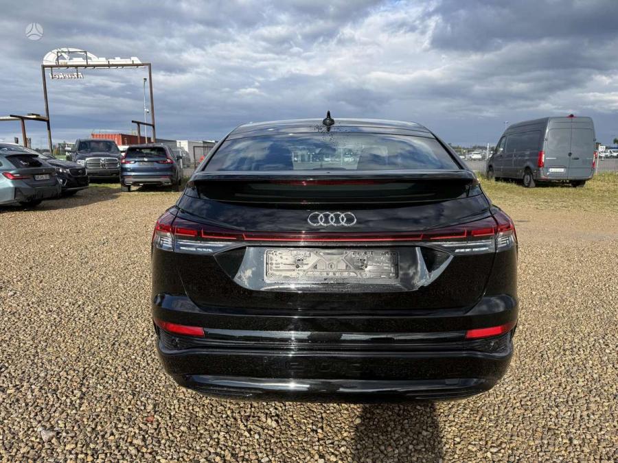 Melns Audi Q4 e-tron 2024 Viļņa, ar dzinēja tilpumu 0.00 L un nobraukumu 68 tūkst. km par 32700 €, foto 5 vietnē AUTOMOTO.COM.LV