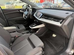 Melns Audi Q4 e-tron 2024 Viļņa, ar dzinēja tilpumu 0.00 L un nobraukumu 68 tūkst. km par 32700 €, foto 16 vietnē AUTOMOTO.COM.LV