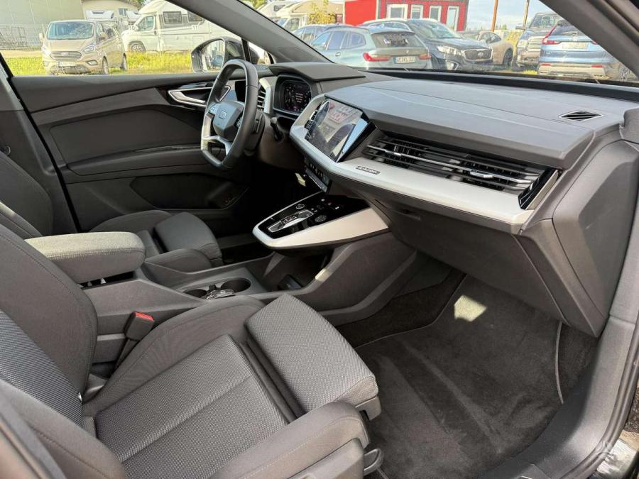 Melns Audi Q4 e-tron 2024 Viļņa, ar dzinēja tilpumu 0.00 L un nobraukumu 68 tūkst. km par 32700 €, foto 16 vietnē AUTOMOTO.COM.LV