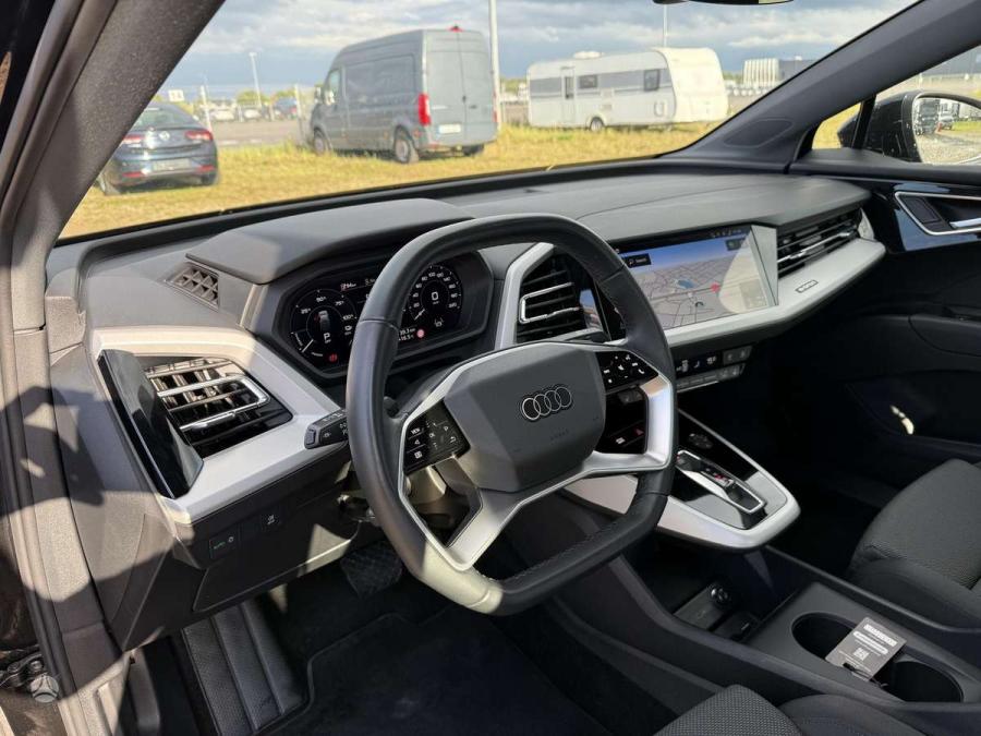 Melns Audi Q4 e-tron 2024 Viļņa, ar dzinēja tilpumu 0.00 L un nobraukumu 68 tūkst. km par 32700 €, foto 17 vietnē AUTOMOTO.COM.LV