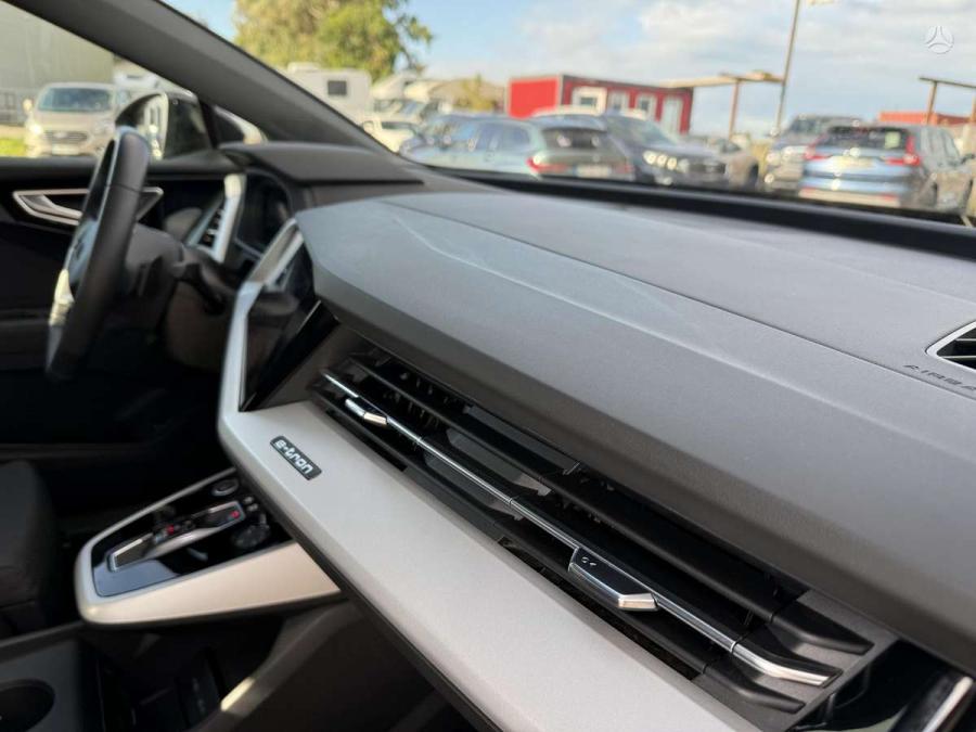 Melns Audi Q4 e-tron 2024 Viļņa, ar dzinēja tilpumu 0.00 L un nobraukumu 68 tūkst. km par 32700 €, foto 20 vietnē AUTOMOTO.COM.LV