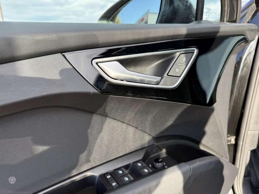 Melns Audi Q4 e-tron 2024 Viļņa, ar dzinēja tilpumu 0.00 L un nobraukumu 68 tūkst. km par 32700 €, foto 22 vietnē AUTOMOTO.COM.LV