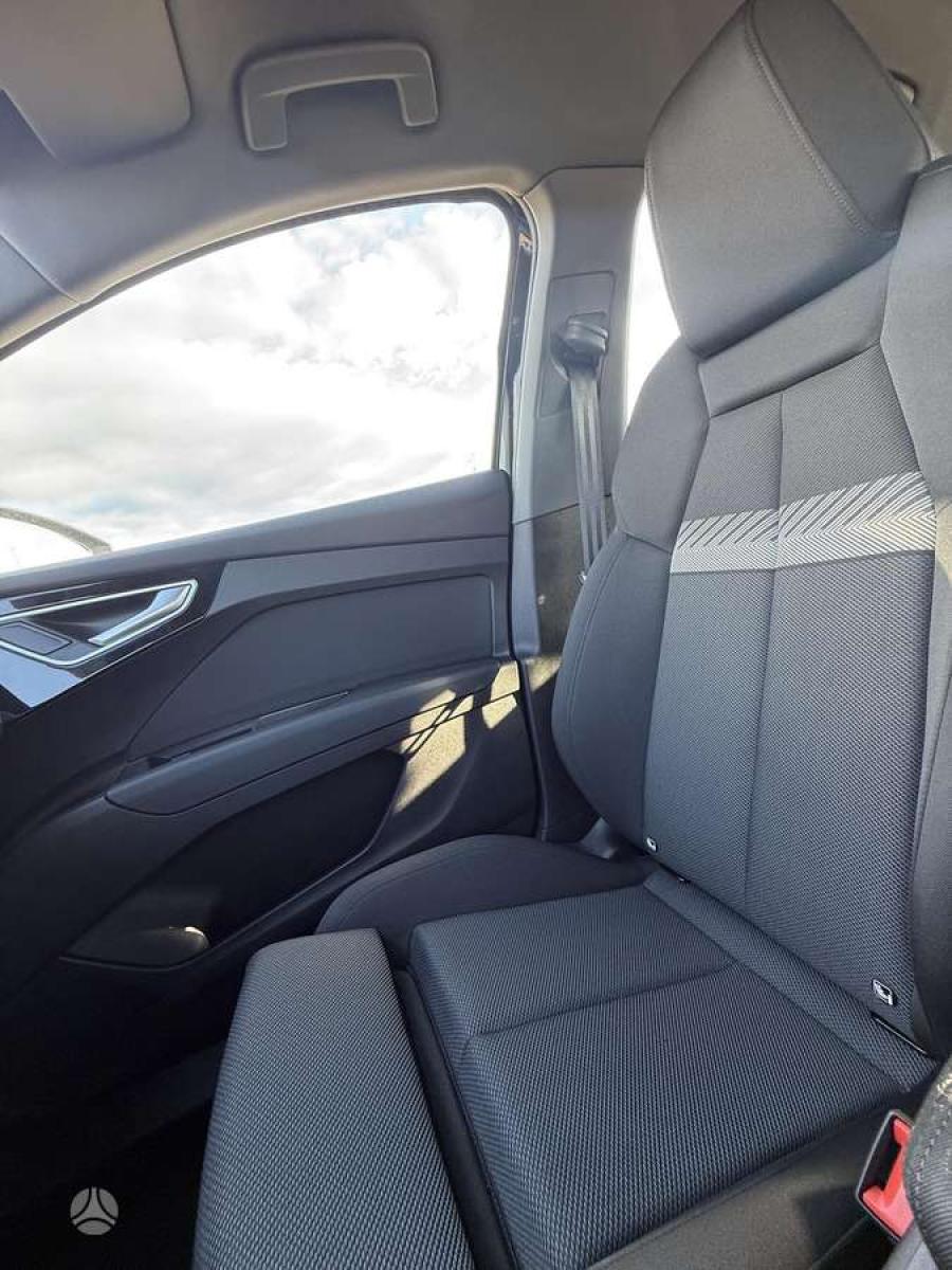 Melns Audi Q4 e-tron 2024 Viļņa, ar dzinēja tilpumu 0.00 L un nobraukumu 68 tūkst. km par 32700 €, foto 26 vietnē AUTOMOTO.COM.LV