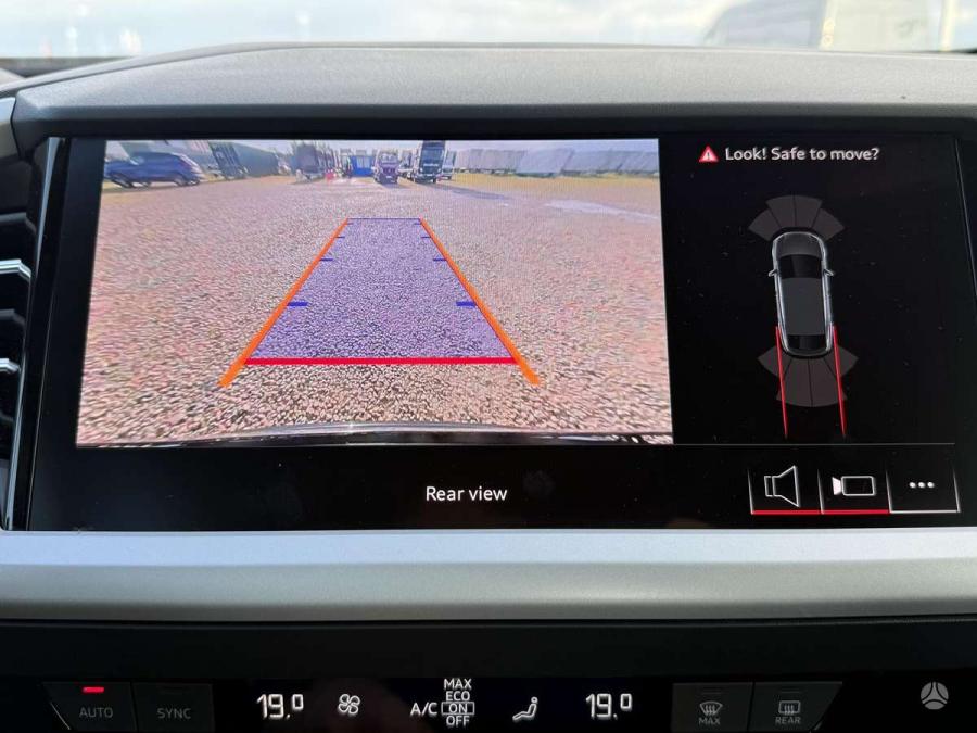 Melns Audi Q4 e-tron 2024 Viļņa, ar dzinēja tilpumu 0.00 L un nobraukumu 68 tūkst. km par 32700 €, foto 30 vietnē AUTOMOTO.COM.LV