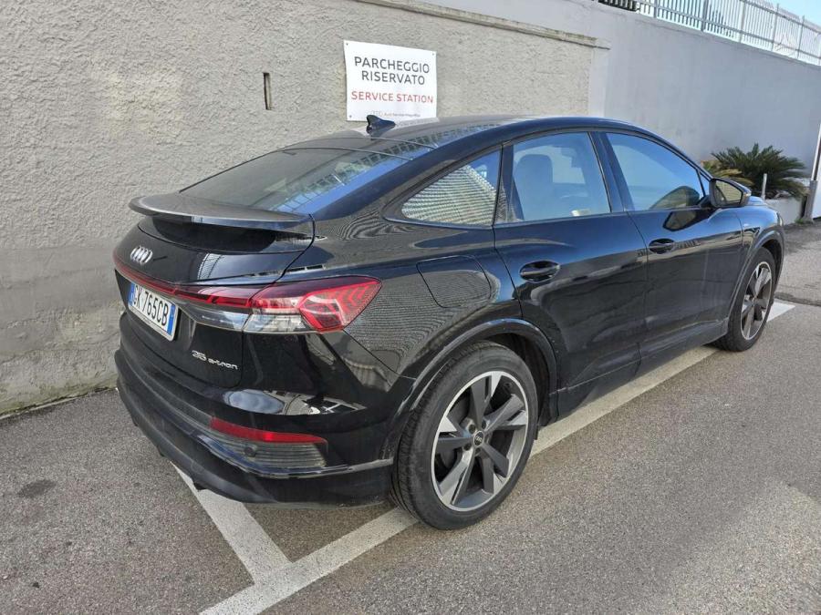 Black Audi Q4 e-tron 2021 in Telschi, with an engine capacity of 0.00 L and mileage of 19 thousand km for 26499 €, photo 5 on AUTOMOTO.COM.LV