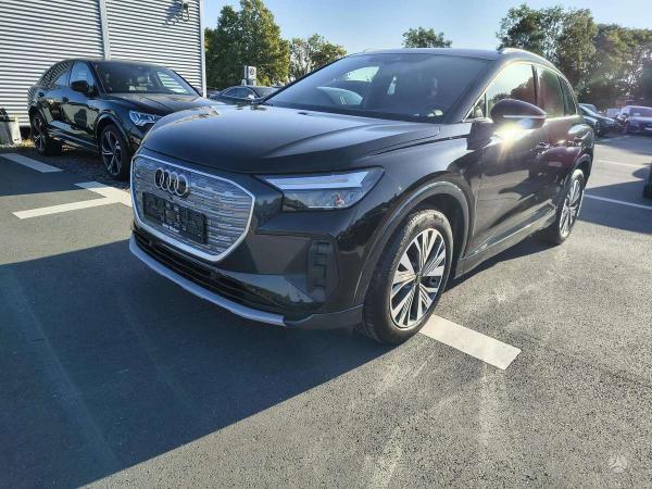 Черный Ауди Q4 e-tron 2022 в Вильнюс, объемом двигателя 0.00 л и пробегом 124 тыс. км за 25900 €, фото 1 на AUTOMOTO.COM.LV
