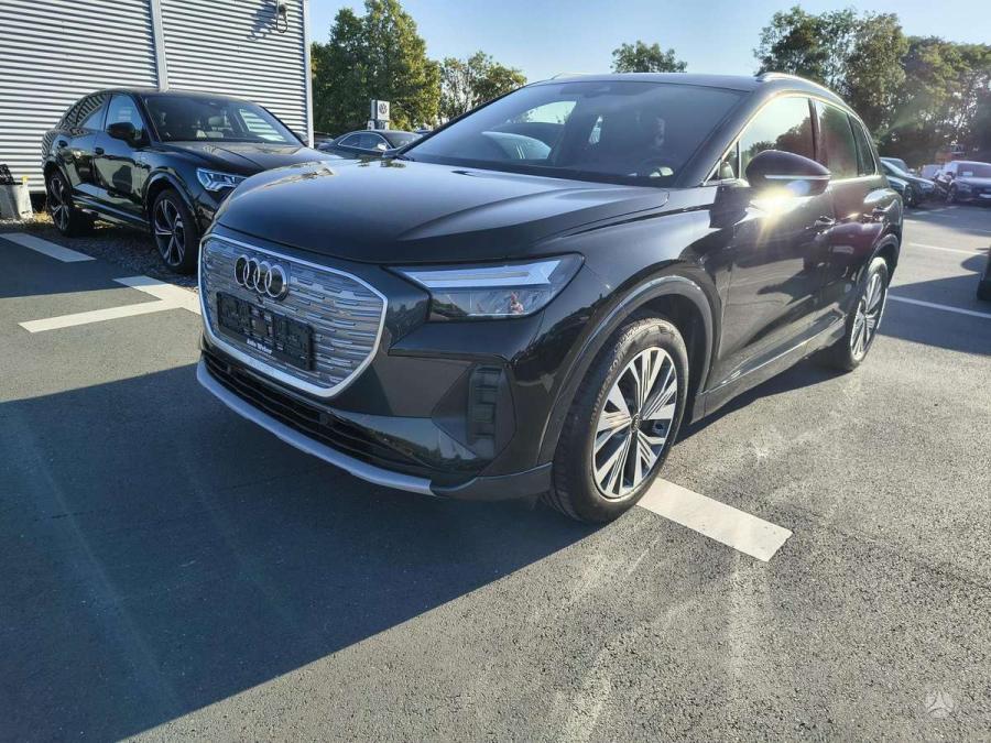 Черный Ауди Q4 e-tron 2022 в Вильнюс, объемом двигателя 0.00 л и пробегом 124 тыс. км за 25900 €, фото 1 на AUTOMOTO.COM.LV