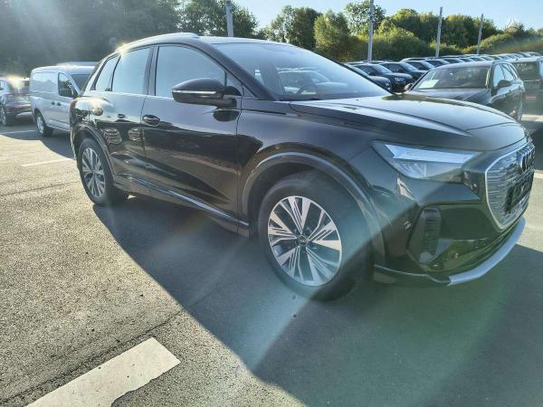 Черный Ауди Q4 e-tron 2022 в Вильнюс, объемом двигателя 0.00 л и пробегом 124 тыс. км за 25900 €, фото 3 на AUTOMOTO.COM.LV