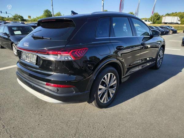 Черный Ауди Q4 e-tron 2022 в Вильнюс, объемом двигателя 0.00 л и пробегом 124 тыс. км за 25900 €, фото 4 на AUTOMOTO.COM.LV