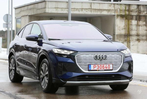 Синий Ауди Q4 e-tron 2021 в Вильнюс, объемом двигателя 0.00 л и пробегом 106 тыс. км за 25400 €, фото 11 на AUTOMOTO.COM.LV