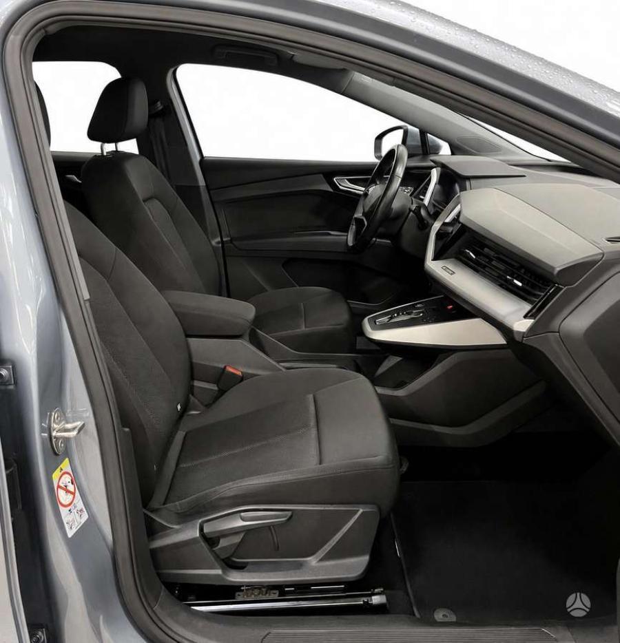 Blue Audi Q4 e-tron 2021 in Kaunas, with an engine capacity of 0.00 L and mileage of 72 thousand km for 23800 €, photo 8 on AUTOMOTO.COM.LV