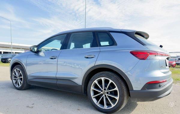 Zils Audi Q4 e-tron 2022 Šauļi, ar dzinēja tilpumu 0.00 L un nobraukumu 70 tūkst. km par 24650 €, foto 6 vietnē AUTOMOTO.COM.LV