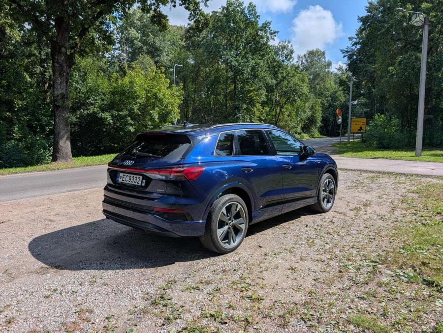 Zils Audi Q4 e-tron 2023 Kauņa, ar dzinēja tilpumu 0.00 L un nobraukumu 21 tūkst. km par 30500 €, foto 5 vietnē AUTOMOTO.COM.LV
