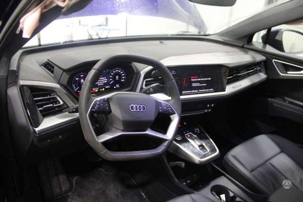 Zils Audi Q4 e-tron 2025 Kuršėnai, ar dzinēja tilpumu 0.00 L un nobraukumu 9 tūkst. km par 30492 €, foto 5 vietnē AUTOMOTO.COM.LV