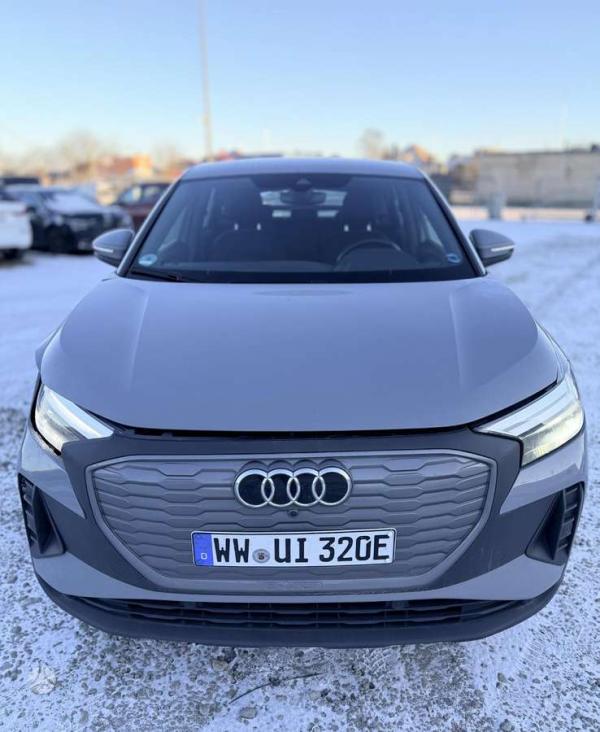 Pelēks Audi Q4 e-tron 2022 Šauļi, ar dzinēja tilpumu 0.00 L un nobraukumu 78 tūkst. km par 19900 €, foto 2 vietnē AUTOMOTO.COM.LV
