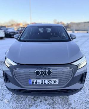 Pelēks Audi Q4 e-tron 2022 Šauļi, ar dzinēja tilpumu 0.00 L un nobraukumu 78 tūkst. km par 19900 €, foto 2 vietnē AUTOMOTO.COM.LV