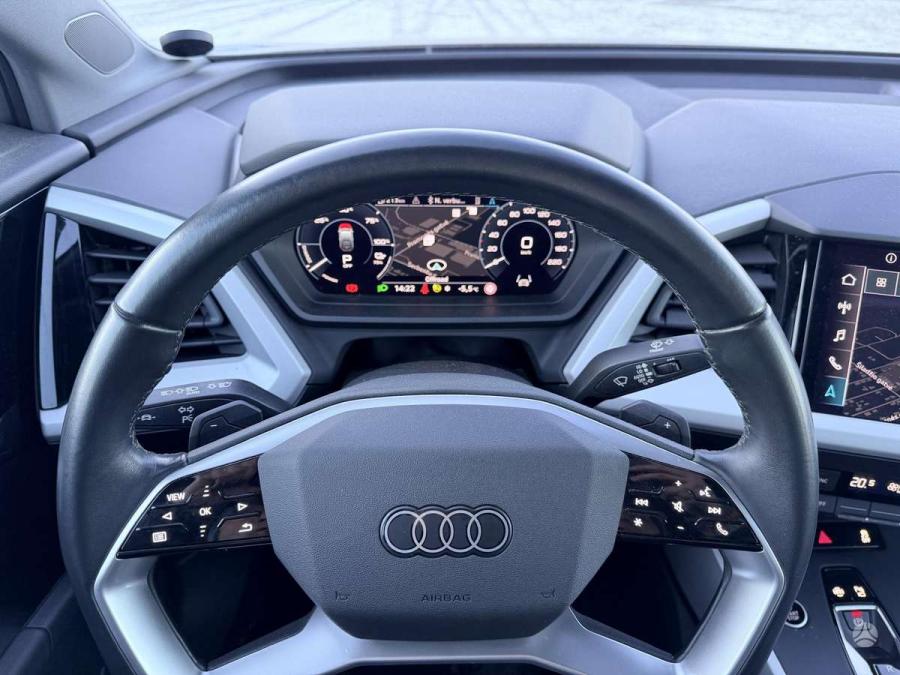 Pelēks Audi Q4 e-tron 2022 Šauļi, ar dzinēja tilpumu 0.00 L un nobraukumu 78 tūkst. km par 19900 €, foto 13 vietnē AUTOMOTO.COM.LV
