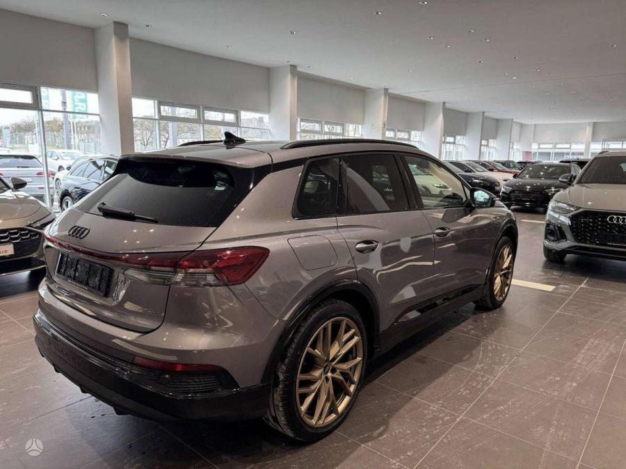 Grey Audi Q4 e-tron 2022 in Vilnius, with an engine capacity of 0.00 L and mileage of 98 thousand km for 30989 €, photo 4 on AUTOMOTO.COM.LV