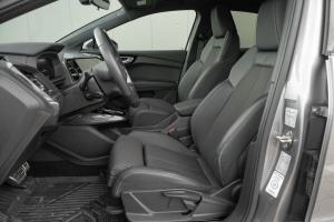 Pelēks Audi Q4 e-tron 2022 Viļņa, ar dzinēja tilpumu 0.00 L un nobraukumu 99 tūkst. km par 32300 €, foto 11 vietnē AUTOMOTO.COM.LV