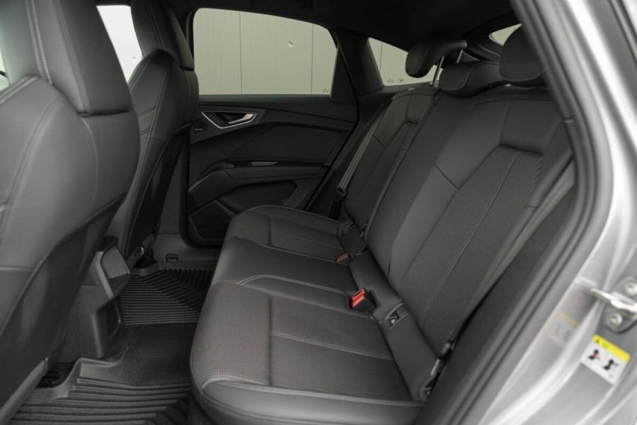 Pelēks Audi Q4 e-tron 2022 Viļņa, ar dzinēja tilpumu 0.00 L un nobraukumu 99 tūkst. km par 32300 €, foto 12 vietnē AUTOMOTO.COM.LV