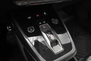 Pelēks Audi Q4 e-tron 2022 Viļņa, ar dzinēja tilpumu 0.00 L un nobraukumu 99 tūkst. km par 32300 €, foto 13 vietnē AUTOMOTO.COM.LV