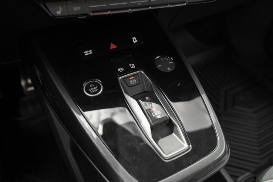 Pelēks Audi Q4 e-tron 2022 Viļņa, ar dzinēja tilpumu 0.00 L un nobraukumu 99 tūkst. km par 32300 €, foto 13 vietnē AUTOMOTO.COM.LV
