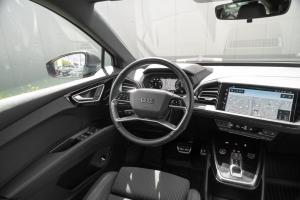 Pelēks Audi Q4 e-tron 2022 Viļņa, ar dzinēja tilpumu 0.00 L un nobraukumu 99 tūkst. km par 32300 €, foto 19 vietnē AUTOMOTO.COM.LV
