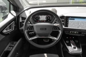Pelēks Audi Q4 e-tron 2022 Viļņa, ar dzinēja tilpumu 0.00 L un nobraukumu 99 tūkst. km par 32300 €, foto 20 vietnē AUTOMOTO.COM.LV