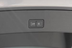 Pelēks Audi Q4 e-tron 2022 Viļņa, ar dzinēja tilpumu 0.00 L un nobraukumu 99 tūkst. km par 32300 €, foto 24 vietnē AUTOMOTO.COM.LV
