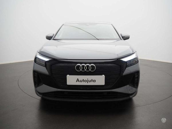 Серый Ауди Q4 e-tron 2022 в Вильнюс, объемом двигателя 0.00 л и пробегом 58 тыс. км за 29000 €, фото 2 на AUTOMOTO.COM.LV