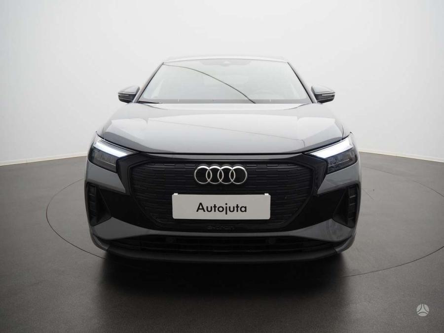 Pelēks Audi Q4 e-tron 2022 Viļņa, ar dzinēja tilpumu 0.00 L un nobraukumu 58 tūkst. km par 29000 €, foto 3 vietnē AUTOMOTO.COM.LV