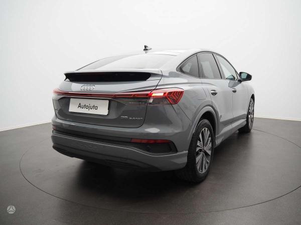 Серый Ауди Q4 e-tron 2022 в Вильнюс, объемом двигателя 0.00 л и пробегом 58 тыс. км за 29000 €, фото 4 на AUTOMOTO.COM.LV