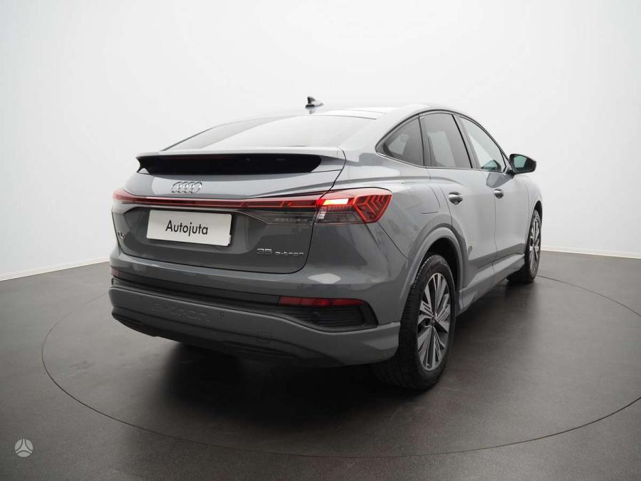 Pelēks Audi Q4 e-tron 2022 Viļņa, ar dzinēja tilpumu 0.00 L un nobraukumu 58 tūkst. km par 29000 €, foto 5 vietnē AUTOMOTO.COM.LV