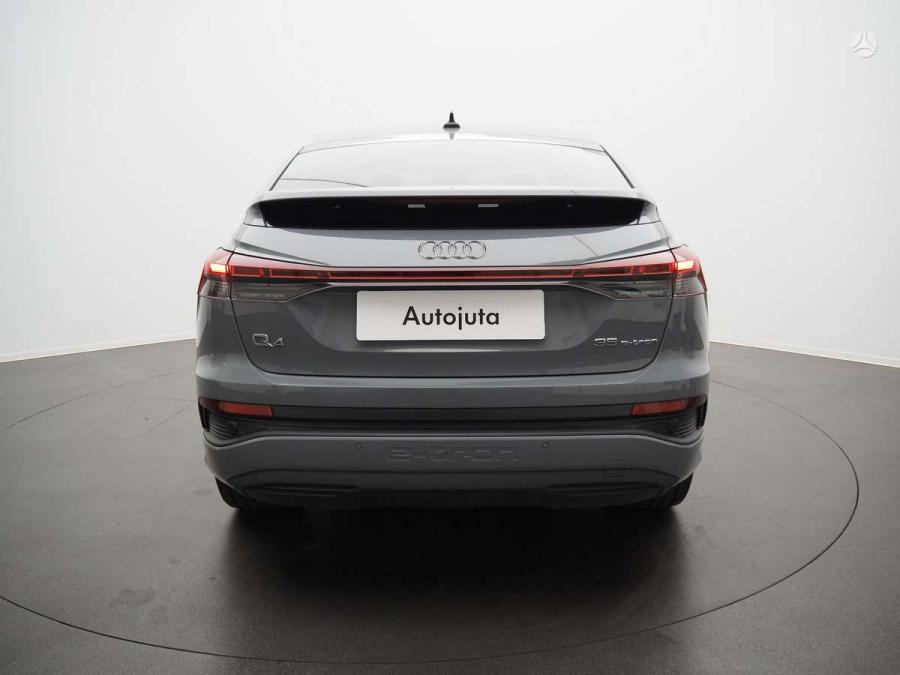 Pelēks Audi Q4 e-tron 2022 Viļņa, ar dzinēja tilpumu 0.00 L un nobraukumu 58 tūkst. km par 29000 €, foto 6 vietnē AUTOMOTO.COM.LV