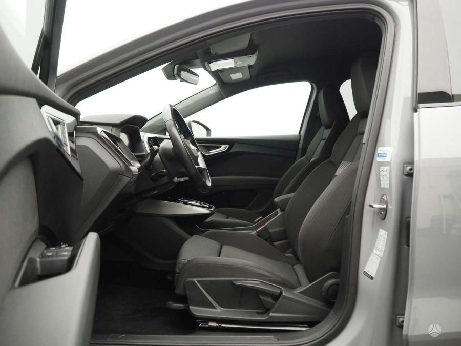 Pelēks Audi Q4 e-tron 2022 Viļņa, ar dzinēja tilpumu 0.00 L un nobraukumu 58 tūkst. km par 29000 €, foto 9 vietnē AUTOMOTO.COM.LV