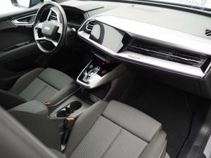 Pelēks Audi Q4 e-tron 2022 Viļņa, ar dzinēja tilpumu 0.00 L un nobraukumu 58 tūkst. km par 29000 €, foto 13 vietnē AUTOMOTO.COM.LV