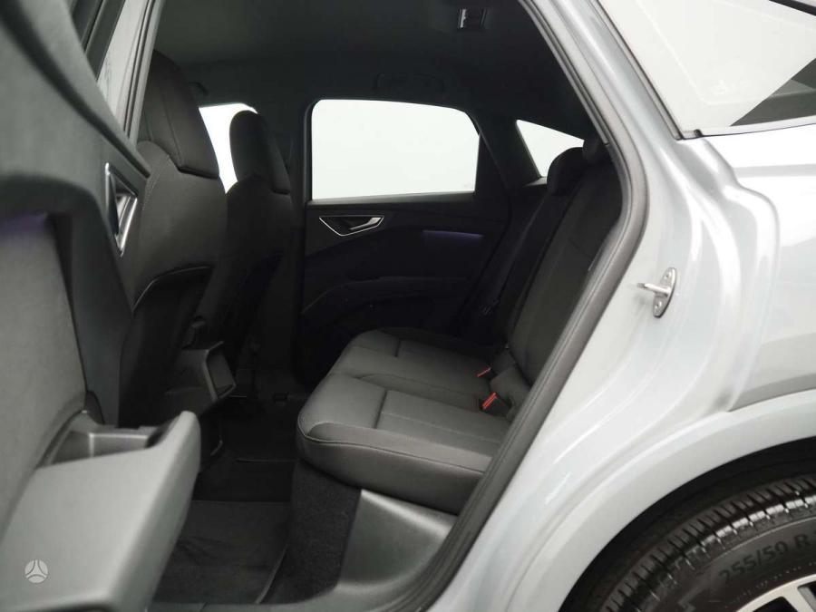 Pelēks Audi Q4 e-tron 2022 Viļņa, ar dzinēja tilpumu 0.00 L un nobraukumu 58 tūkst. km par 29000 €, foto 16 vietnē AUTOMOTO.COM.LV