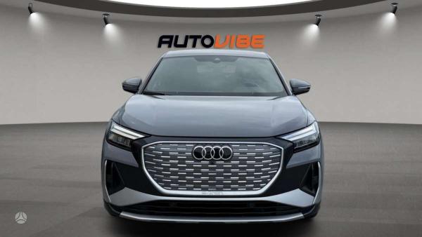 Серый Ауди Q4 e-tron 2022 в Вильнюс, объемом двигателя 0.00 л и пробегом 63 тыс. км за 32222 €, фото 2 на AUTOMOTO.COM.LV
