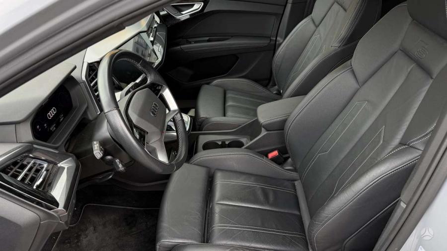 Pelēks Audi Q4 e-tron 2022 Viļņa, ar dzinēja tilpumu 0.00 L un nobraukumu 63 tūkst. km par 32222 €, foto 9 vietnē AUTOMOTO.COM.LV
