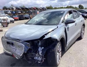 Pelēks Audi Q4 e-tron 2022 Kauņa, ar dzinēja tilpumu 0.00 L un nobraukumu 37 tūkst. km par 18300 €, foto 3 vietnē AUTOMOTO.COM.LV