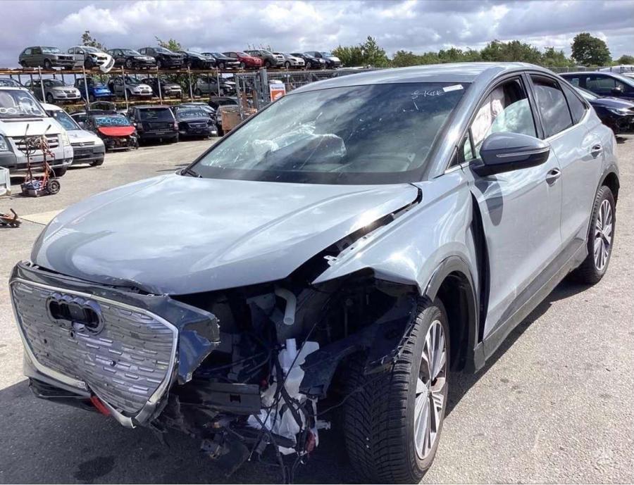 Pelēks Audi Q4 e-tron 2022 Kauņa, ar dzinēja tilpumu 0.00 L un nobraukumu 37 tūkst. km par 18300 €, foto 3 vietnē AUTOMOTO.COM.LV