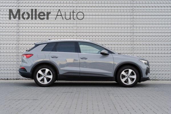 Pelēks Audi Q4 e-tron 2022 Mārupe, ar dzinēja tilpumu 0.00 L un nobraukumu 43 tūkst. km par 26900 €, foto 6 vietnē AUTOMOTO.COM.LV