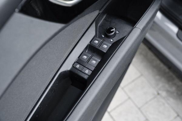 Pelēks Audi Q4 e-tron 2022 Mārupe, ar dzinēja tilpumu 0.00 L un nobraukumu 43 tūkst. km par 26900 €, foto 8 vietnē AUTOMOTO.COM.LV
