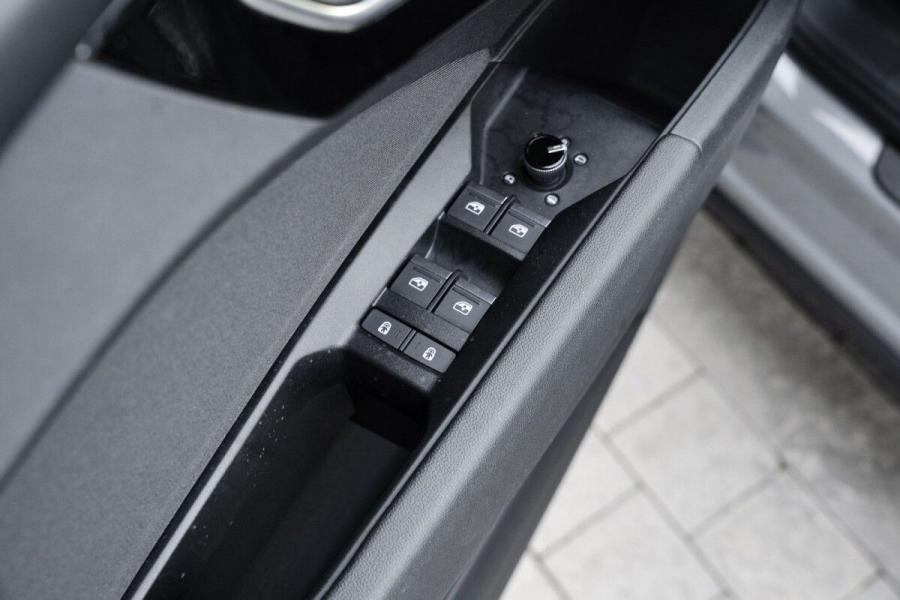 Grey Audi Q4 e-tron 2022 in Marupe, with an engine capacity of 0.00 L and mileage of 43 thousand km for 26900 €, photo 8 on AUTOMOTO.COM.LV