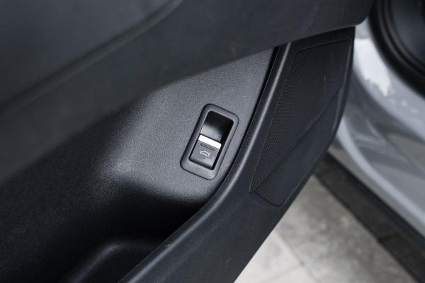 Pelēks Audi Q4 e-tron 2022 Mārupe, ar dzinēja tilpumu 0.00 L un nobraukumu 43 tūkst. km par 26900 €, foto 9 vietnē AUTOMOTO.COM.LV