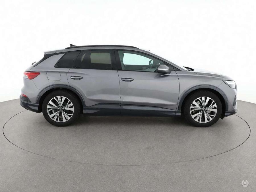 Pelēks Audi Q4 e-tron 2023 Viļņa, ar dzinēja tilpumu 0.00 L un nobraukumu 30 tūkst. km par 32900 €, foto 3 vietnē AUTOMOTO.COM.LV