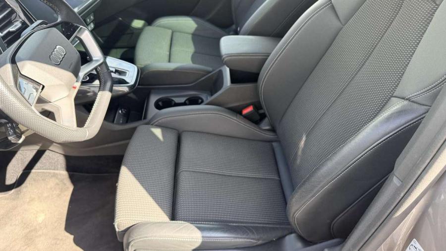 Grey Audi Q4 e-tron 2023 in Vilnius, with an engine capacity of 0.00 L and mileage of 108 thousand km for 34888 €, photo 26 on AUTOMOTO.COM.LV